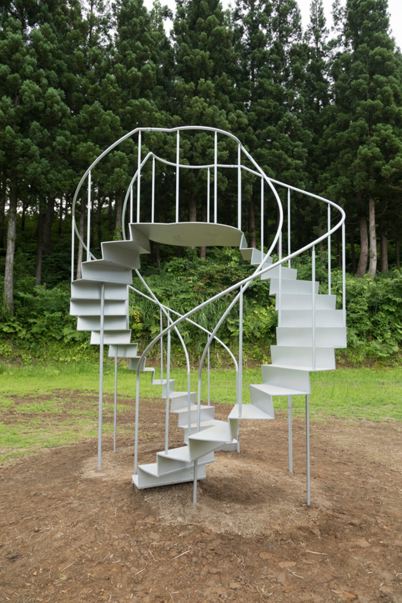 Installatiekunst in het Japanse berglandschap - Mister Motley